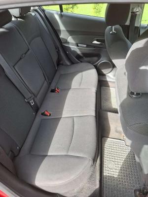 Sarkans Chevrolet Cruze 2013 Viļņa, ar dzinēja tilpumu 1.80 L un nobraukumu 130 tūkst. km par 4700 €, foto 12 vietnē AUTOMOTO.COM.LV