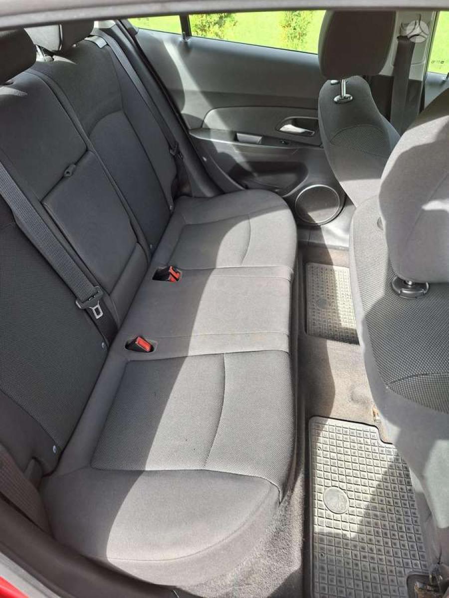 Sarkans Chevrolet Cruze 2013 Viļņa, ar dzinēja tilpumu 1.80 L un nobraukumu 130 tūkst. km par 4700 €, foto 12 vietnē AUTOMOTO.COM.LV