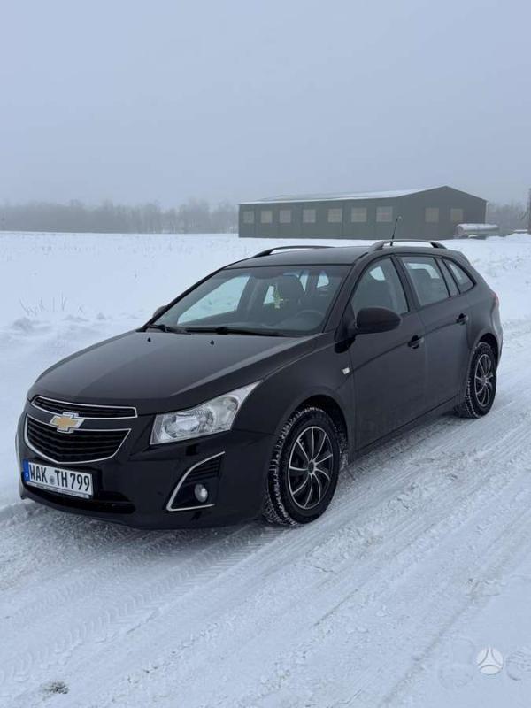 Red Chevrolet Cruze 2012 in Birzai, with an engine capacity of 1.69 L and mileage of 249 thousand km for 2999 €, photo 1 on AUTOMOTO.COM.LV