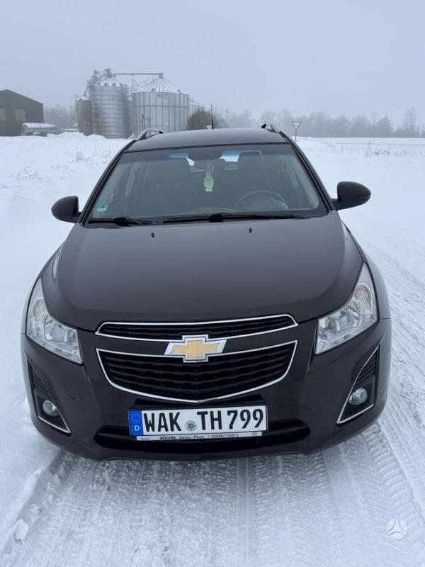 Red Chevrolet Cruze 2012 in Birzai, with an engine capacity of 1.69 L and mileage of 249 thousand km for 2999 €, photo 2 on AUTOMOTO.COM.LV