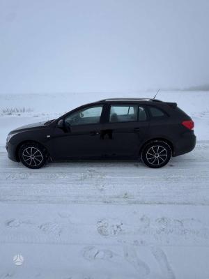 Red Chevrolet Cruze 2012 in Birzai, with an engine capacity of 1.69 L and mileage of 249 thousand km for 2999 €, photo 3 on AUTOMOTO.COM.LV