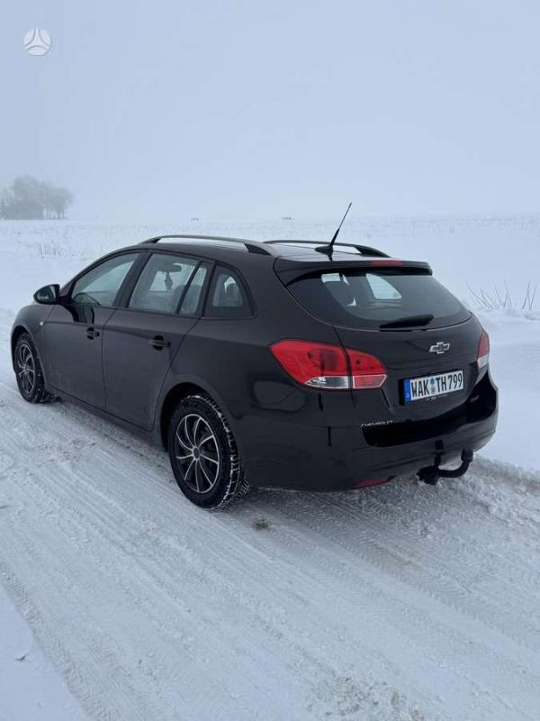 Red Chevrolet Cruze 2012 in Birzai, with an engine capacity of 1.69 L and mileage of 249 thousand km for 2999 €, photo 5 on AUTOMOTO.COM.LV