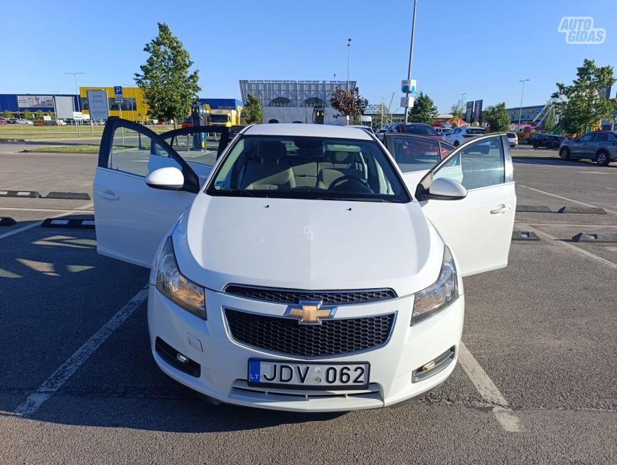 Chevrolet Cruze 2011 in Vilnius, with an engine capacity of 1.40 L and mileage of 138 thousand km for 4500 €, photo 9 on AUTOMOTO.COM.LV
