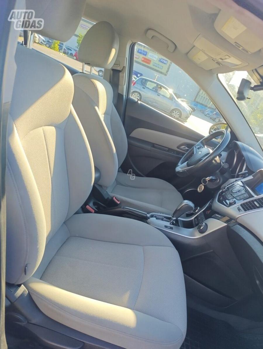 Chevrolet Cruze 2011 in Vilnius, with an engine capacity of 1.40 L and mileage of 138 thousand km for 4500 €, photo 17 on AUTOMOTO.COM.LV