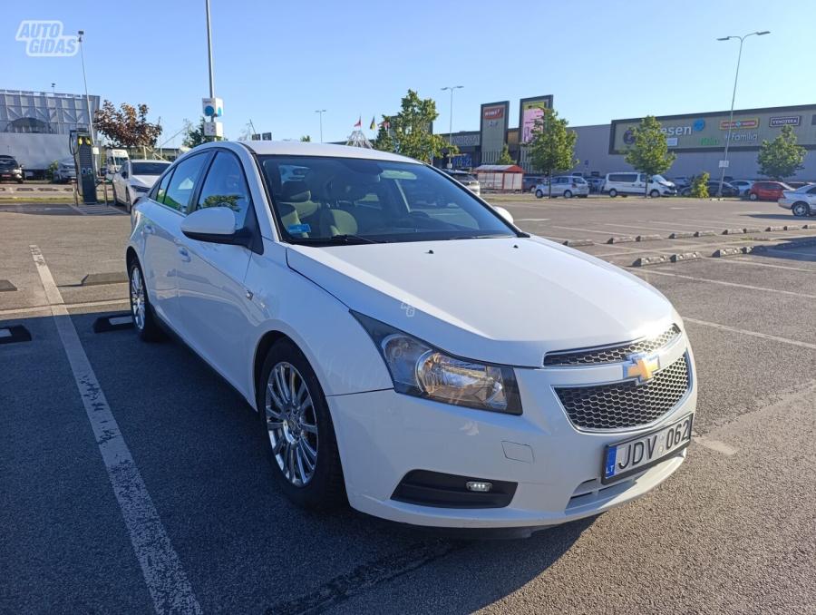 Chevrolet Cruze 2011 in Vilnius, with an engine capacity of 1.40 L and mileage of 138 thousand km for 4500 €, photo 1 on AUTOMOTO.COM.LV