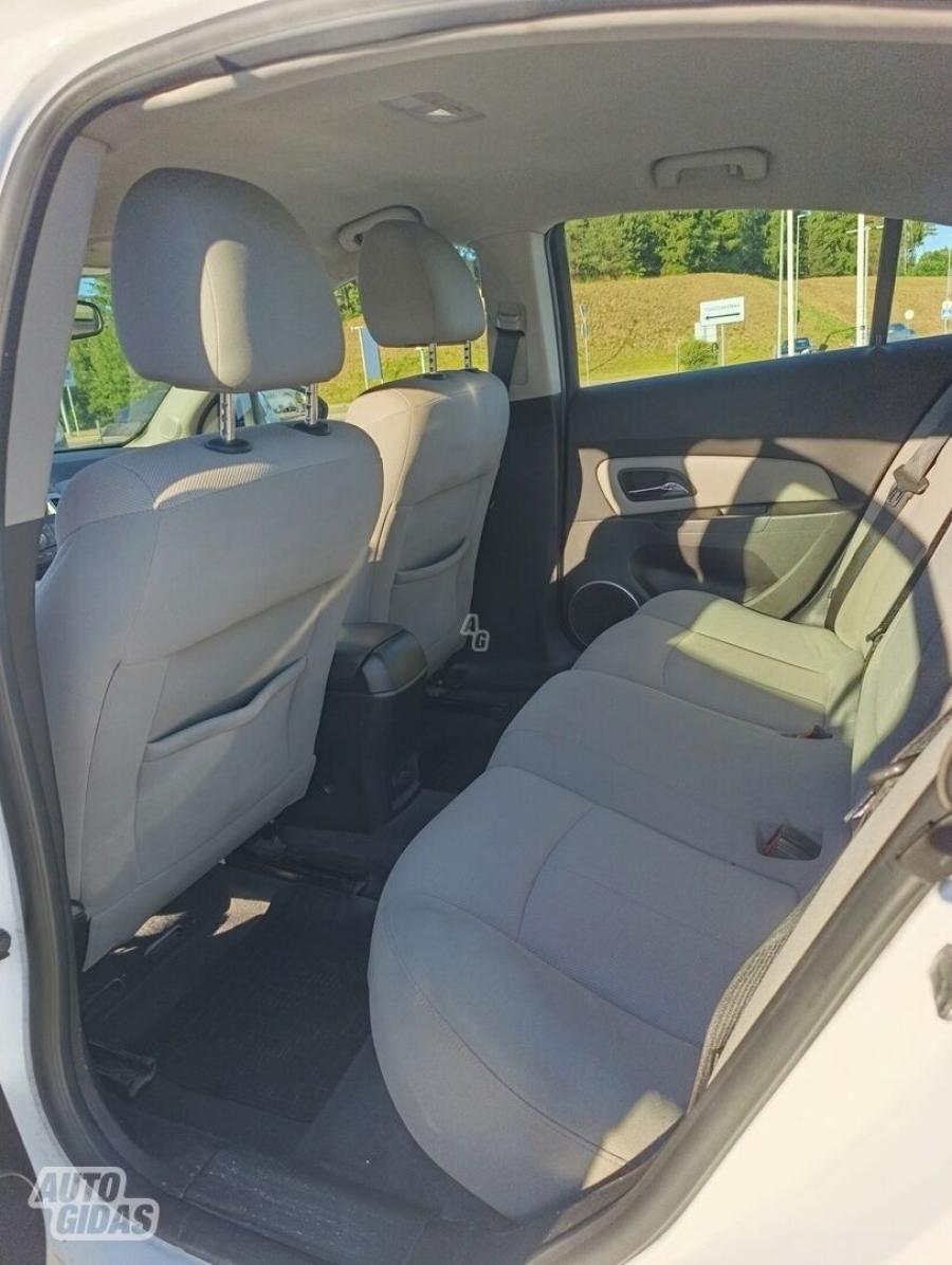 Chevrolet Cruze 2011 in Vilnius, with an engine capacity of 1.40 L and mileage of 138 thousand km for 4500 €, photo 16 on AUTOMOTO.COM.LV
