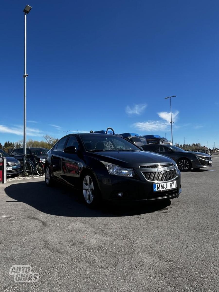 Chevrolet Cruze 2011 in Gargzdai, with an engine capacity of 2.00 L and mileage of 202 thousand km for 2800 €, photo 3 on AUTOMOTO.COM.LV
