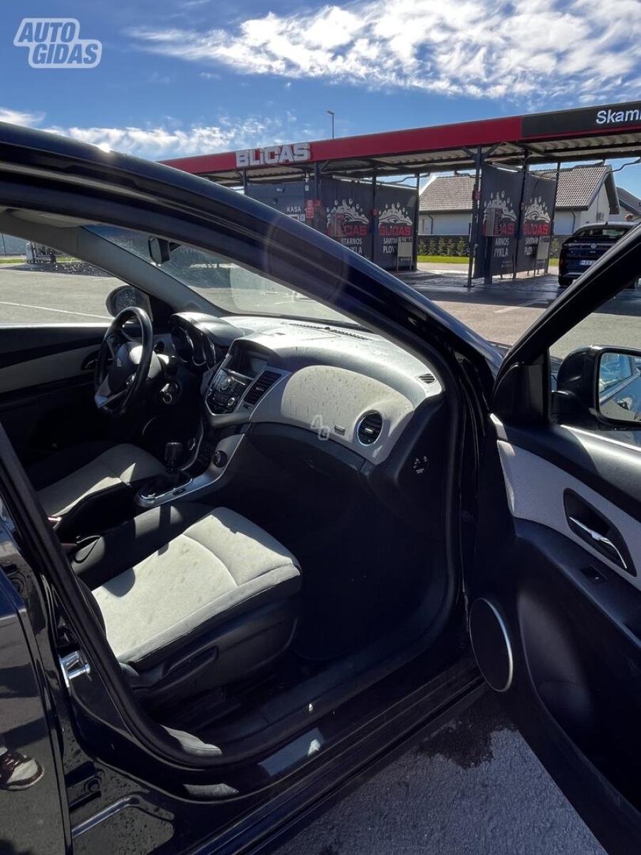 Chevrolet Cruze 2011 in Gargzdai, with an engine capacity of 2.00 L and mileage of 202 thousand km for 2800 €, photo 5 on AUTOMOTO.COM.LV
