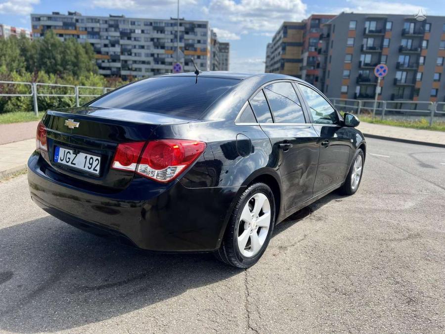 Chevrolet Cruze 2011 in Vilnius, with an engine capacity of 1.99 L and mileage of 204 thousand km for 3000 €, photo 6 on AUTOMOTO.COM.LV