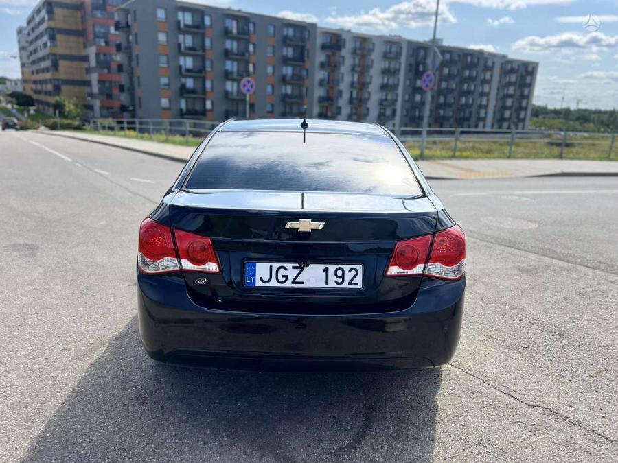 Chevrolet Cruze 2011 in Vilnius, with an engine capacity of 1.99 L and mileage of 204 thousand km for 3000 €, photo 7 on AUTOMOTO.COM.LV