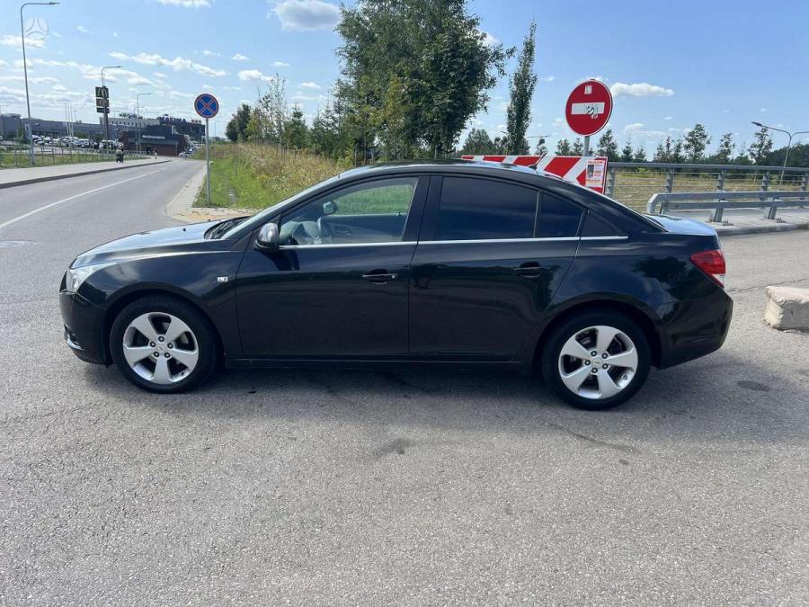 Chevrolet Cruze 2011 in Vilnius, with an engine capacity of 1.99 L and mileage of 204 thousand km for 3000 €, photo 9 on AUTOMOTO.COM.LV