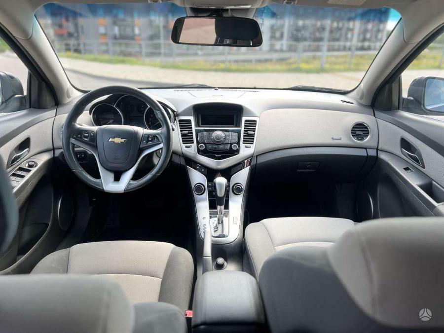Chevrolet Cruze 2011 in Vilnius, with an engine capacity of 1.99 L and mileage of 204 thousand km for 3000 €, photo 12 on AUTOMOTO.COM.LV