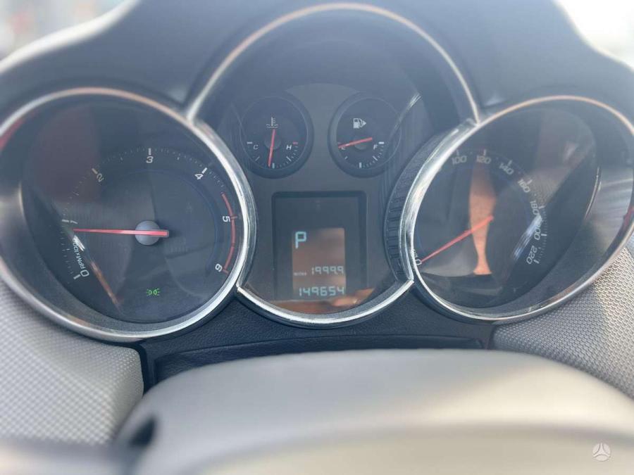 Chevrolet Cruze 2011 in Vilnius, with an engine capacity of 1.99 L and mileage of 204 thousand km for 3000 €, photo 17 on AUTOMOTO.COM.LV