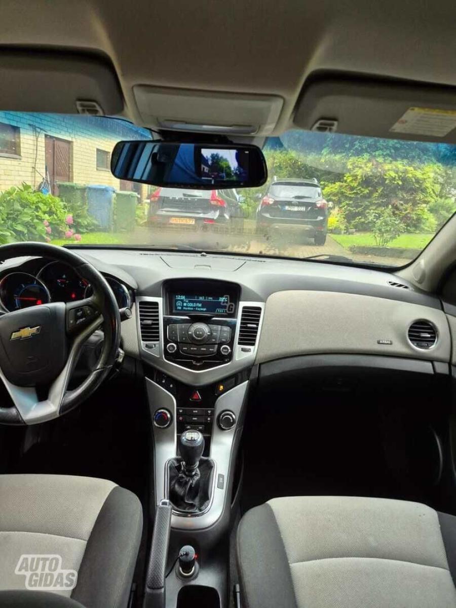 Chevrolet Cruze 2011 in Panevezys, with an engine capacity of 2.00 L and mileage of 245 thousand km for 2500 €, photo 5 on AUTOMOTO.COM.LV