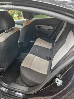 Chevrolet Cruze 2011 in Panevezys, with an engine capacity of 2.00 L and mileage of 245 thousand km for 2500 €, photo 7 on AUTOMOTO.COM.LV