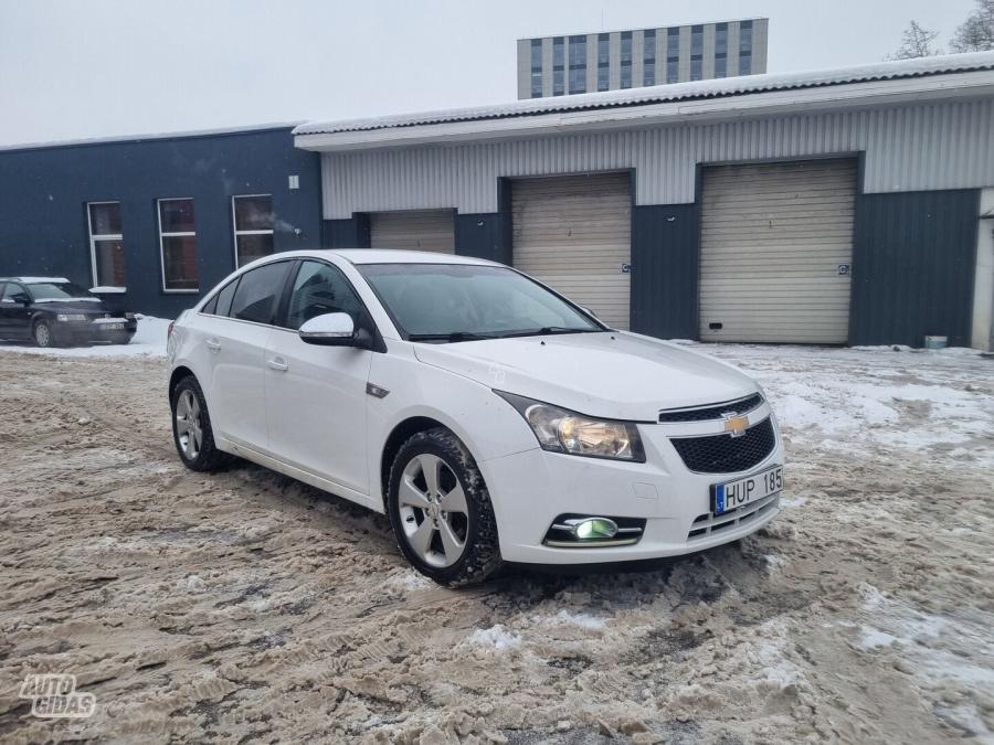Chevrolet Cruze 2012 in Vilnius, with an engine capacity of 2.00 L and mileage of 421 thousand km for 2000 €, photo 1 on AUTOMOTO.COM.LV