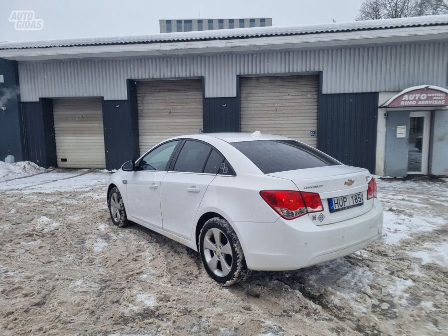 Chevrolet Cruze 2012 in Vilnius, with an engine capacity of 2.00 L and mileage of 421 thousand km for 2000 €, photo 3 on AUTOMOTO.COM.LV