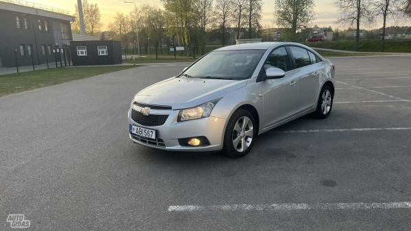 Chevrolet Cruze 2012 in Vilnius, with an engine capacity of 2.00 L and mileage of 256 thousand km for 3250 €, photo 2 on AUTOMOTO.COM.LV