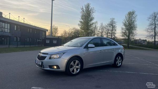 Chevrolet Cruze 2012 in Vilnius, with an engine capacity of 2.00 L and mileage of 256 thousand km for 3250 €, photo 3 on AUTOMOTO.COM.LV