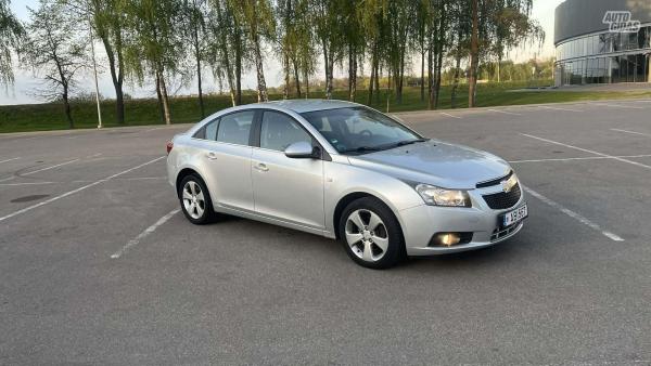 Chevrolet Cruze 2012 in Vilnius, with an engine capacity of 2.00 L and mileage of 256 thousand km for 3250 €, photo 4 on AUTOMOTO.COM.LV