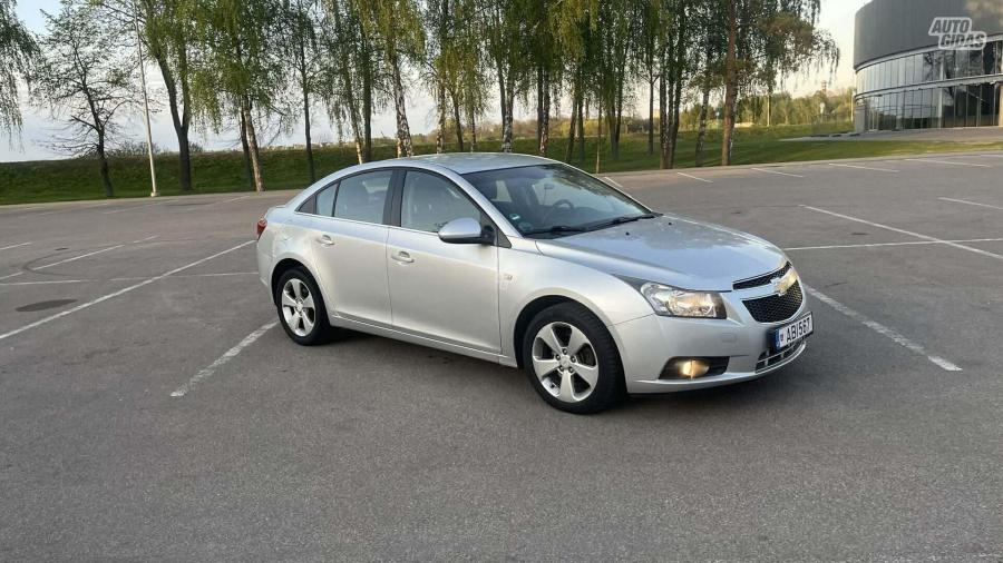 Chevrolet Cruze 2012 in Vilnius, with an engine capacity of 2.00 L and mileage of 256 thousand km for 3250 €, photo 5 on AUTOMOTO.COM.LV