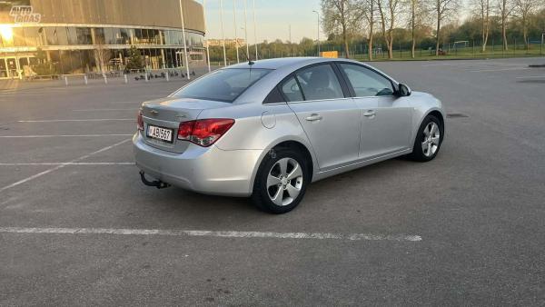 Chevrolet Cruze 2012 in Vilnius, with an engine capacity of 2.00 L and mileage of 256 thousand km for 3250 €, photo 5 on AUTOMOTO.COM.LV