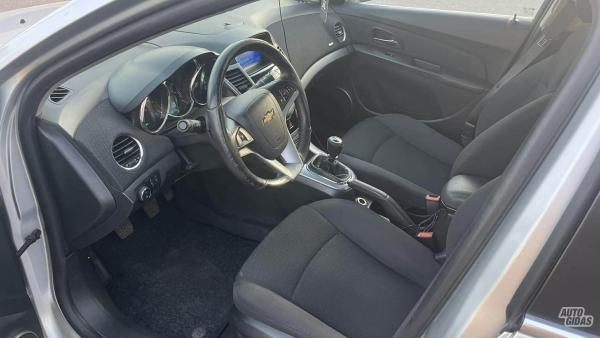 Chevrolet Cruze 2012 in Vilnius, with an engine capacity of 2.00 L and mileage of 256 thousand km for 3250 €, photo 6 on AUTOMOTO.COM.LV