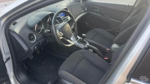 Chevrolet Cruze 2012 in Vilnius, with an engine capacity of 2.00 L and mileage of 256 thousand km for 3250 €, photo 7 on AUTOMOTO.COM.LV
