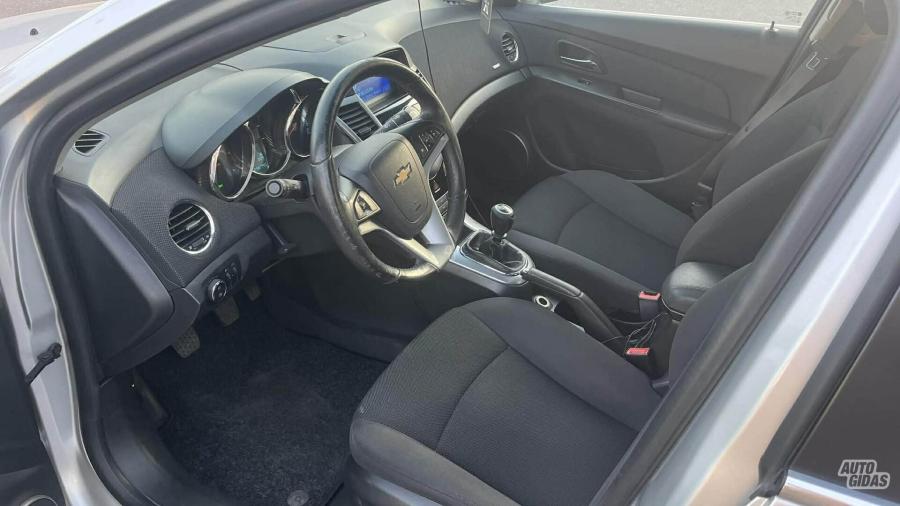Chevrolet Cruze 2012 in Vilnius, with an engine capacity of 2.00 L and mileage of 256 thousand km for 3250 €, photo 7 on AUTOMOTO.COM.LV