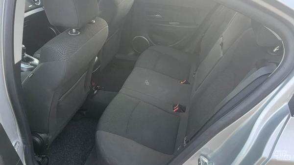 Chevrolet Cruze 2012 in Vilnius, with an engine capacity of 2.00 L and mileage of 256 thousand km for 3250 €, photo 7 on AUTOMOTO.COM.LV