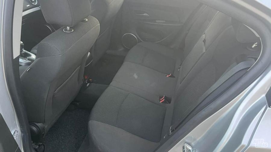 Chevrolet Cruze 2012 in Vilnius, with an engine capacity of 2.00 L and mileage of 256 thousand km for 3250 €, photo 8 on AUTOMOTO.COM.LV