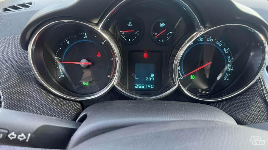 Chevrolet Cruze 2012 in Vilnius, with an engine capacity of 2.00 L and mileage of 256 thousand km for 3250 €, photo 9 on AUTOMOTO.COM.LV