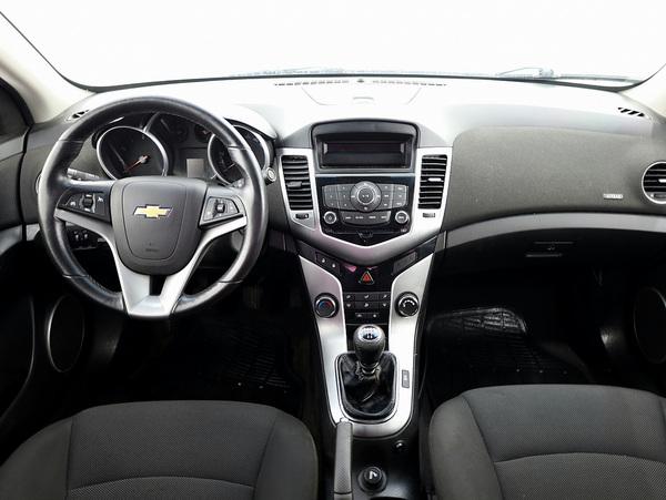 Chevrolet Cruze 2012 in Tallinn, with an engine capacity of 1.80 L and mileage of 185 thousand km for 1499 €, photo 5 on AUTOMOTO.COM.LV