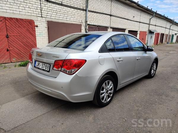Chevrolet Cruze 2013 in Riga, with an engine capacity of 1.80 L and mileage of 200 thousand km for 5400 €, photo 4 on AUTOMOTO.COM.LV