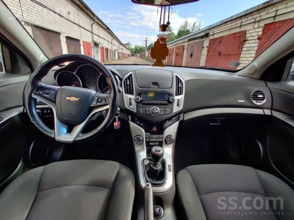 Chevrolet Cruze 2013 in Riga, with an engine capacity of 1.80 L and mileage of 200 thousand km for 5400 €, photo 9 on AUTOMOTO.COM.LV