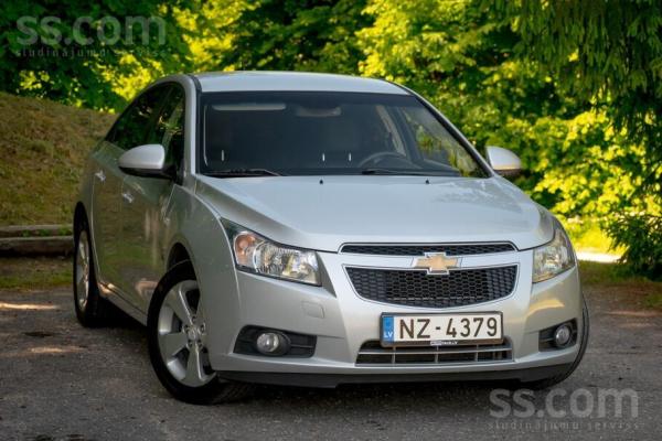 Chevrolet Cruze 2013 in Talsi, with an engine capacity of 2.00 L and mileage of 194 thousand km for 3990 €, photo 1 on AUTOMOTO.COM.LV
