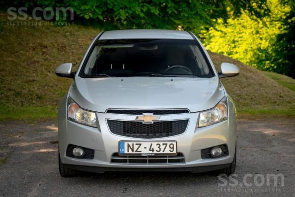 Chevrolet Cruze 2013 in Talsi, with an engine capacity of 2.00 L and mileage of 194 thousand km for 3990 €, photo 2 on AUTOMOTO.COM.LV