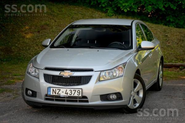 Chevrolet Cruze 2013 in Talsi, with an engine capacity of 2.00 L and mileage of 194 thousand km for 3990 €, photo 3 on AUTOMOTO.COM.LV