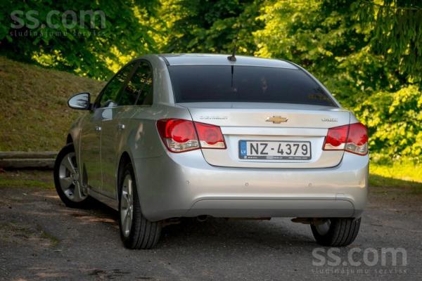 Chevrolet Cruze 2013 in Talsi, with an engine capacity of 2.00 L and mileage of 194 thousand km for 3990 €, photo 4 on AUTOMOTO.COM.LV