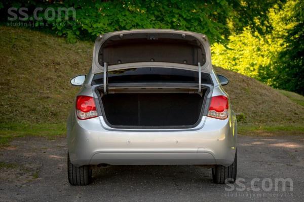 Chevrolet Cruze 2013 in Talsi, with an engine capacity of 2.00 L and mileage of 194 thousand km for 3990 €, photo 6 on AUTOMOTO.COM.LV