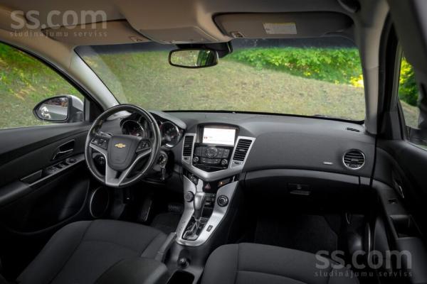 Chevrolet Cruze 2013 in Talsi, with an engine capacity of 2.00 L and mileage of 194 thousand km for 3990 €, photo 8 on AUTOMOTO.COM.LV