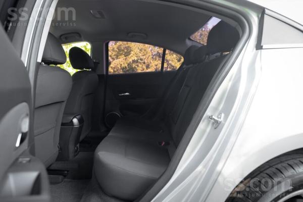 Chevrolet Cruze 2013 in Talsi, with an engine capacity of 2.00 L and mileage of 194 thousand km for 3990 €, photo 10 on AUTOMOTO.COM.LV