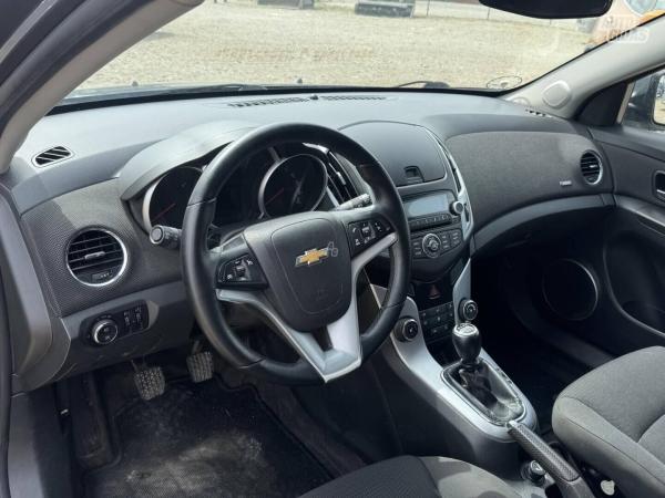 Chevrolet Cruze 2012 in Siauliai, with an engine capacity of 2.00 L and mileage of 195 thousand km for 3150 €, photo 3 on AUTOMOTO.COM.LV
