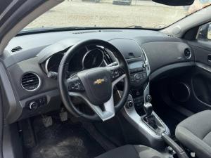 Chevrolet Cruze 2012 in Siauliai, with an engine capacity of 2.00 L and mileage of 195 thousand km for 3150 €, photo 4 on AUTOMOTO.COM.LV