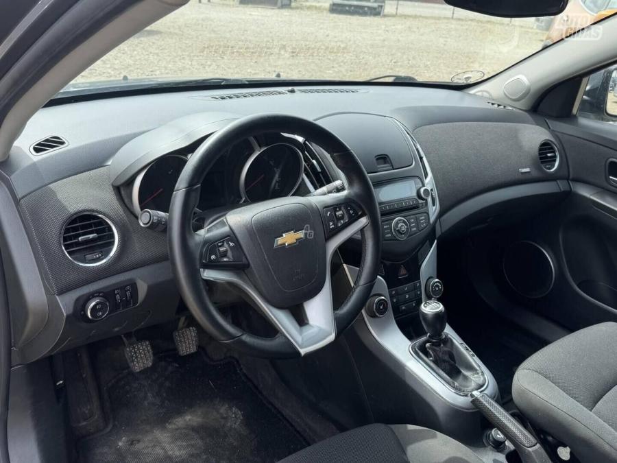 Chevrolet Cruze 2012 in Siauliai, with an engine capacity of 2.00 L and mileage of 195 thousand km for 3150 €, photo 4 on AUTOMOTO.COM.LV