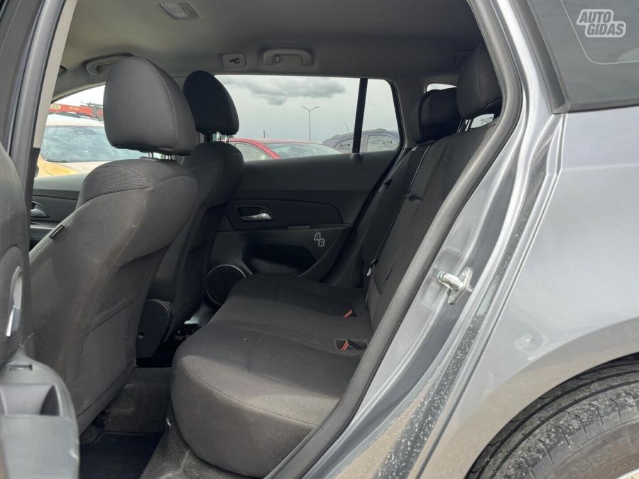 Chevrolet Cruze 2012 in Siauliai, with an engine capacity of 2.00 L and mileage of 195 thousand km for 3150 €, photo 9 on AUTOMOTO.COM.LV