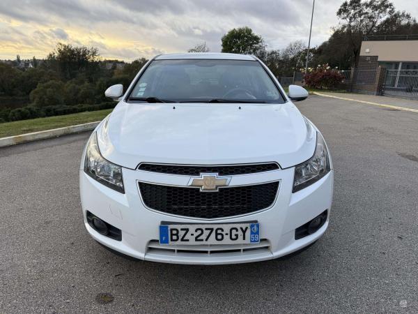 Шевроле Круз 2011 в Таураге на AUTOMOTO.COM.LV Белый Шевроле Круз 2011 в Таураге, объемом двигателя 2.00 л и пробегом 251 тыс. км за 2900 €, фото 4 на AUTOMOTO.COM.LV
