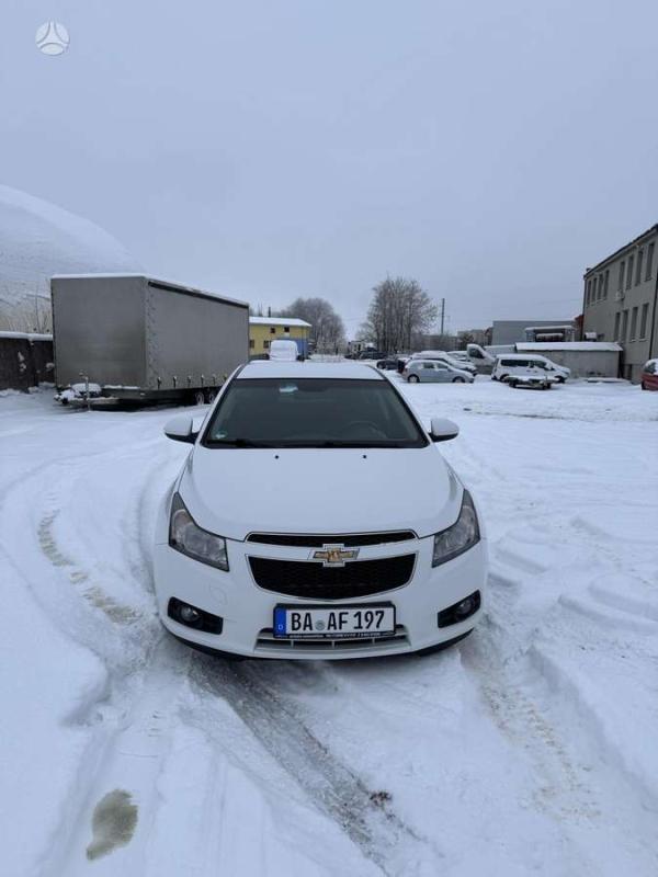 White Chevrolet Cruze 2012 in Panevezys, with an engine capacity of 1.80 L and mileage of 192 thousand km for 3900 €, photo 2 on AUTOMOTO.COM.LV