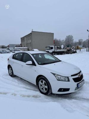 Balts Chevrolet Cruze 2012 Panevēža, ar dzinēja tilpumu 1.80 L un nobraukumu 192 tūkst. km par 3900 €, foto 3 vietnē AUTOMOTO.COM.LV