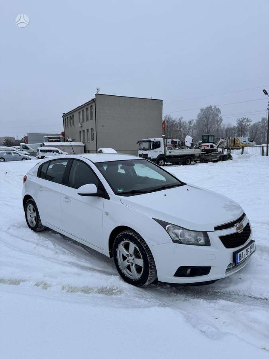 Balts Chevrolet Cruze 2012 Panevēža, ar dzinēja tilpumu 1.80 L un nobraukumu 192 tūkst. km par 3900 €, foto 3 vietnē AUTOMOTO.COM.LV
